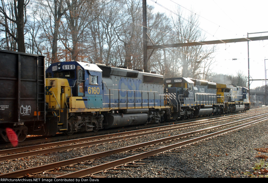 CSX GP40-2 6160 on Q439-04